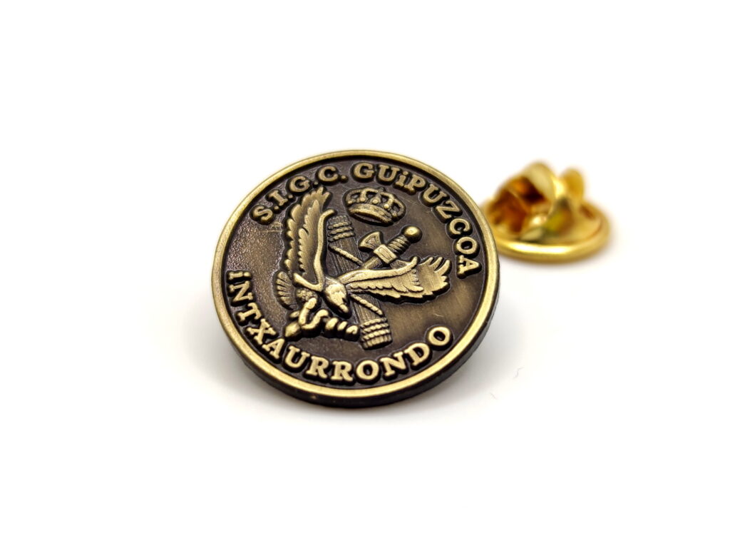 3D Pins Custom with Your Logo - Free Europe Delivery - Pinsbay.com